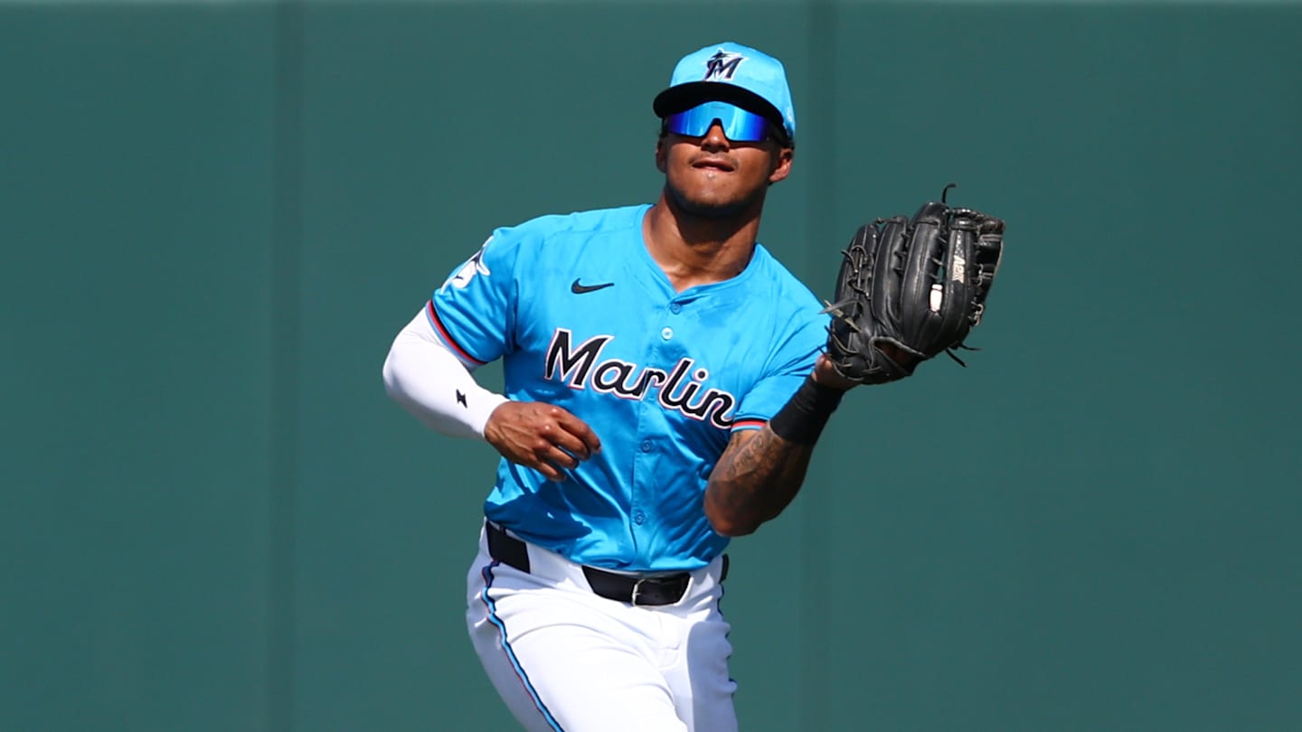 Reds roster decisions are making their long-term strategy impossible to ...