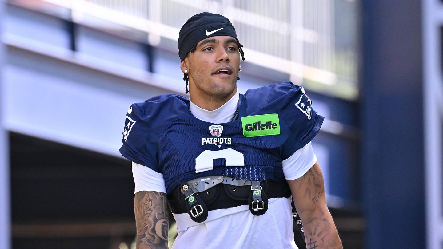 Patriots Teammate Supports Christian Gonzalez Amid Contract Dispute