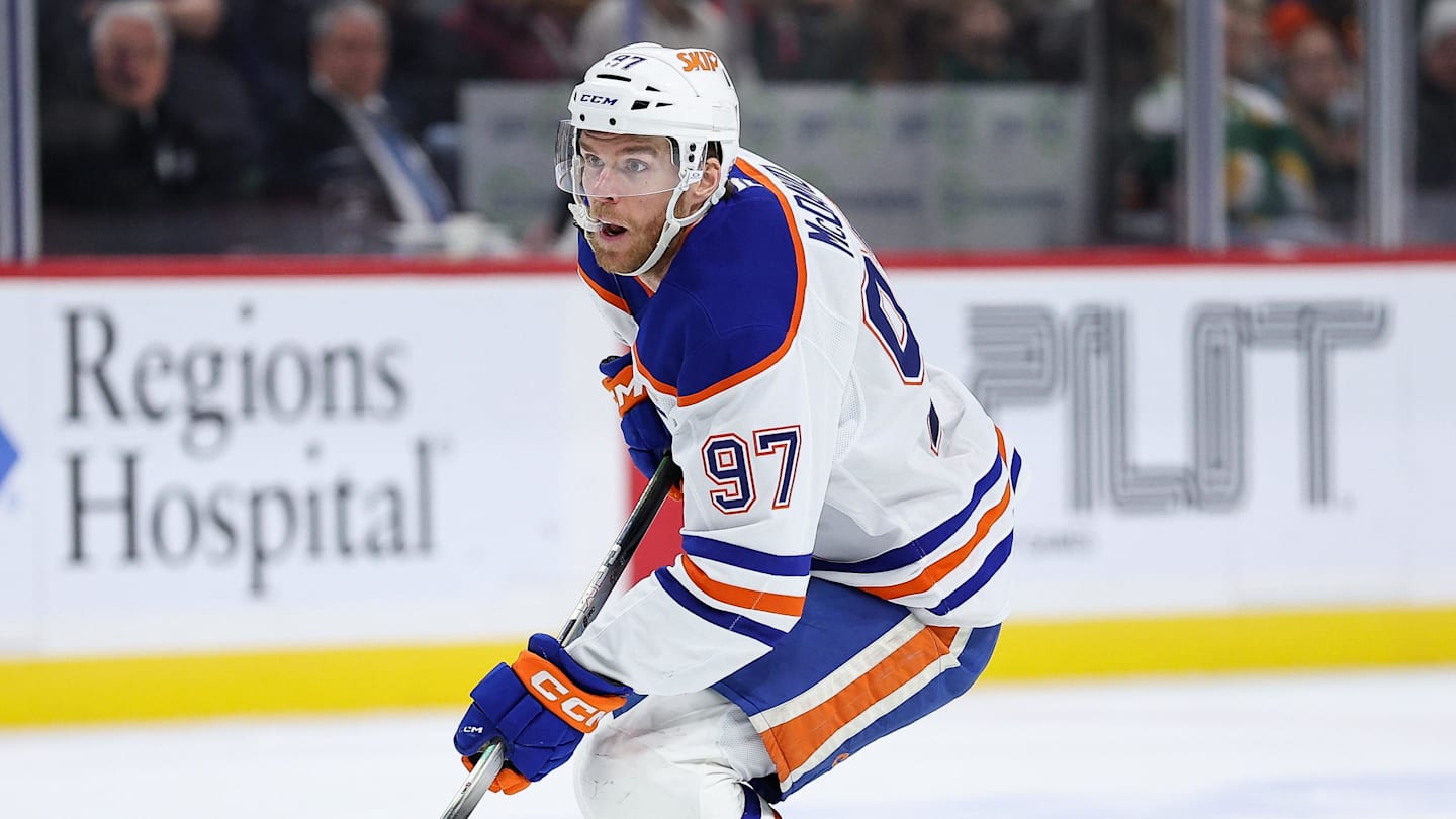 Oilers' Connor McDavid Edges Past Avalanche Star for Scoring Lead