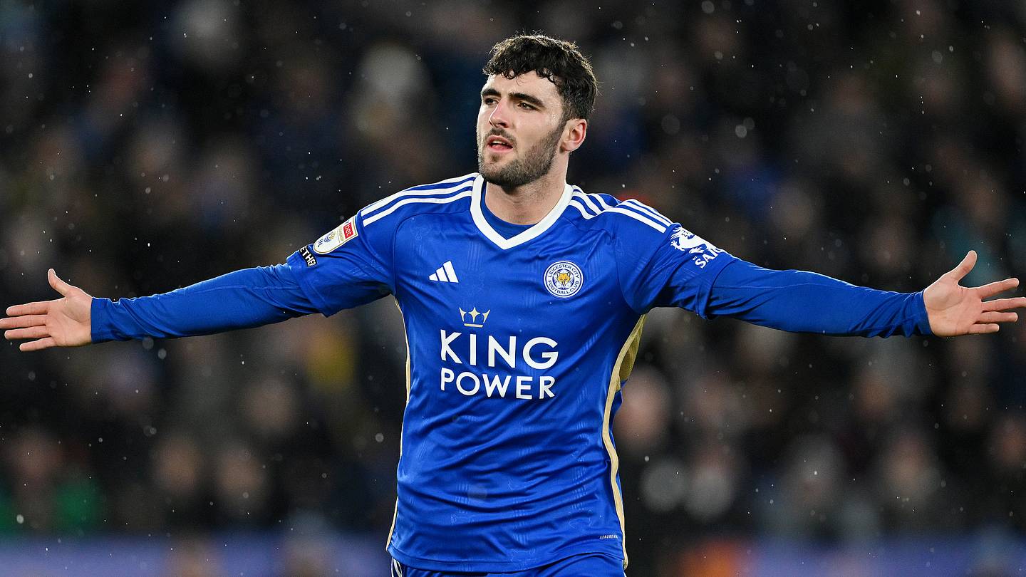 Watch Tom Cannon's first Leicester goals as Foxes demolish Huddersfield