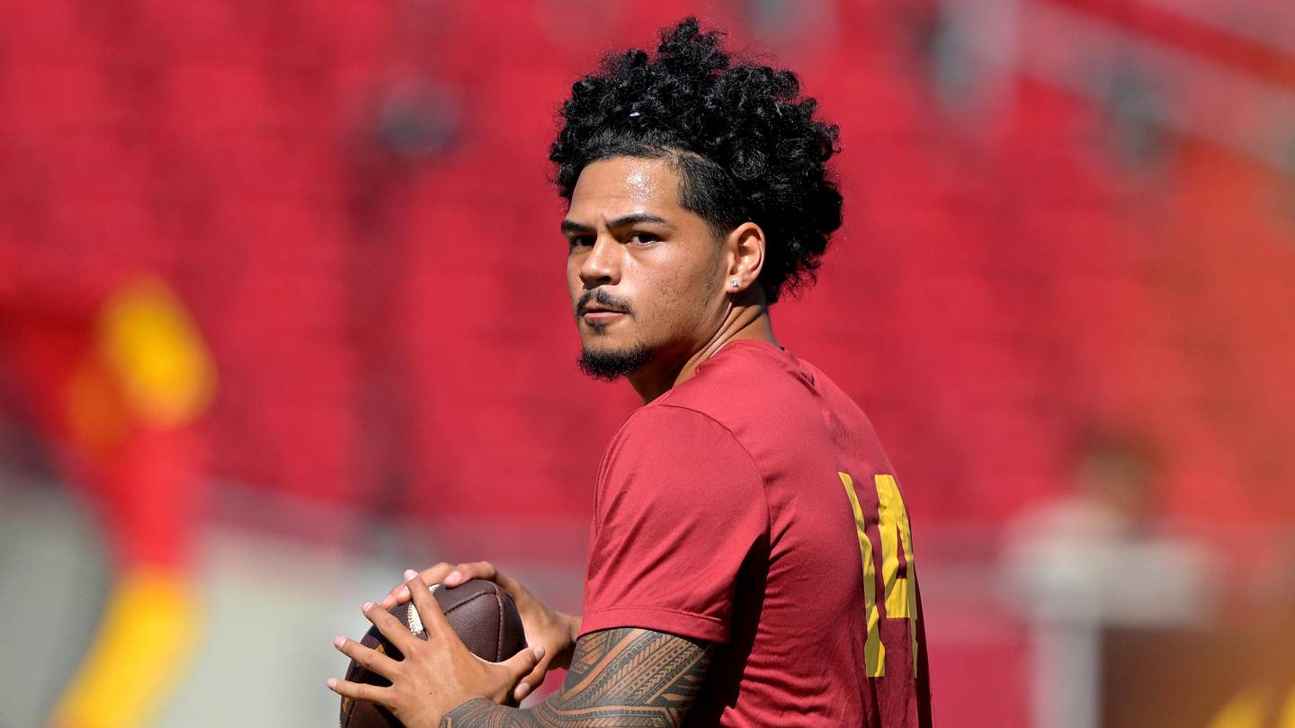 USC Trojans Star Quarterback Quietly Climbing Up NFL Draft Boards