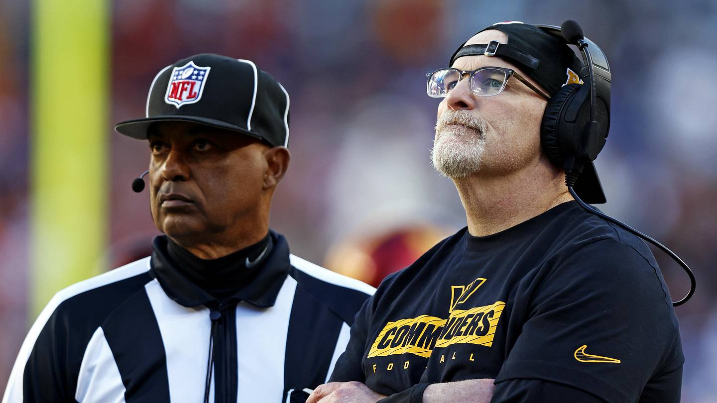 Who are the announcers and referees for Titans vs. Commanders today?