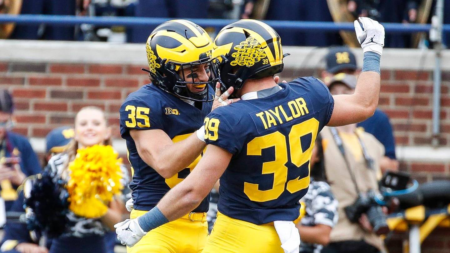WATCH: Michigan turns muffed punt into touchdown vs. Oregon