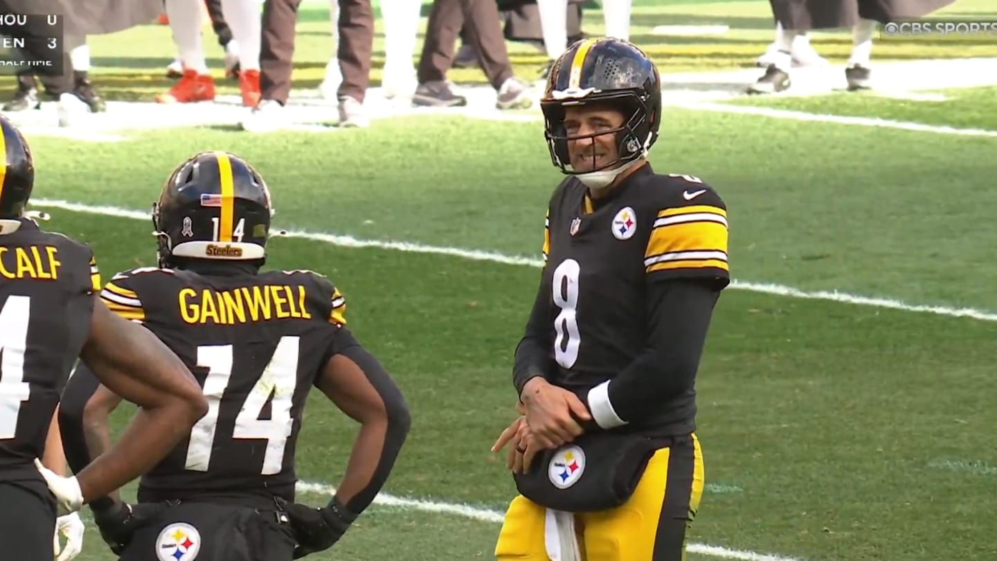 Aaron Rodgers, Grimacing in Pain, Leaves Steelers Game With Left Hand ...