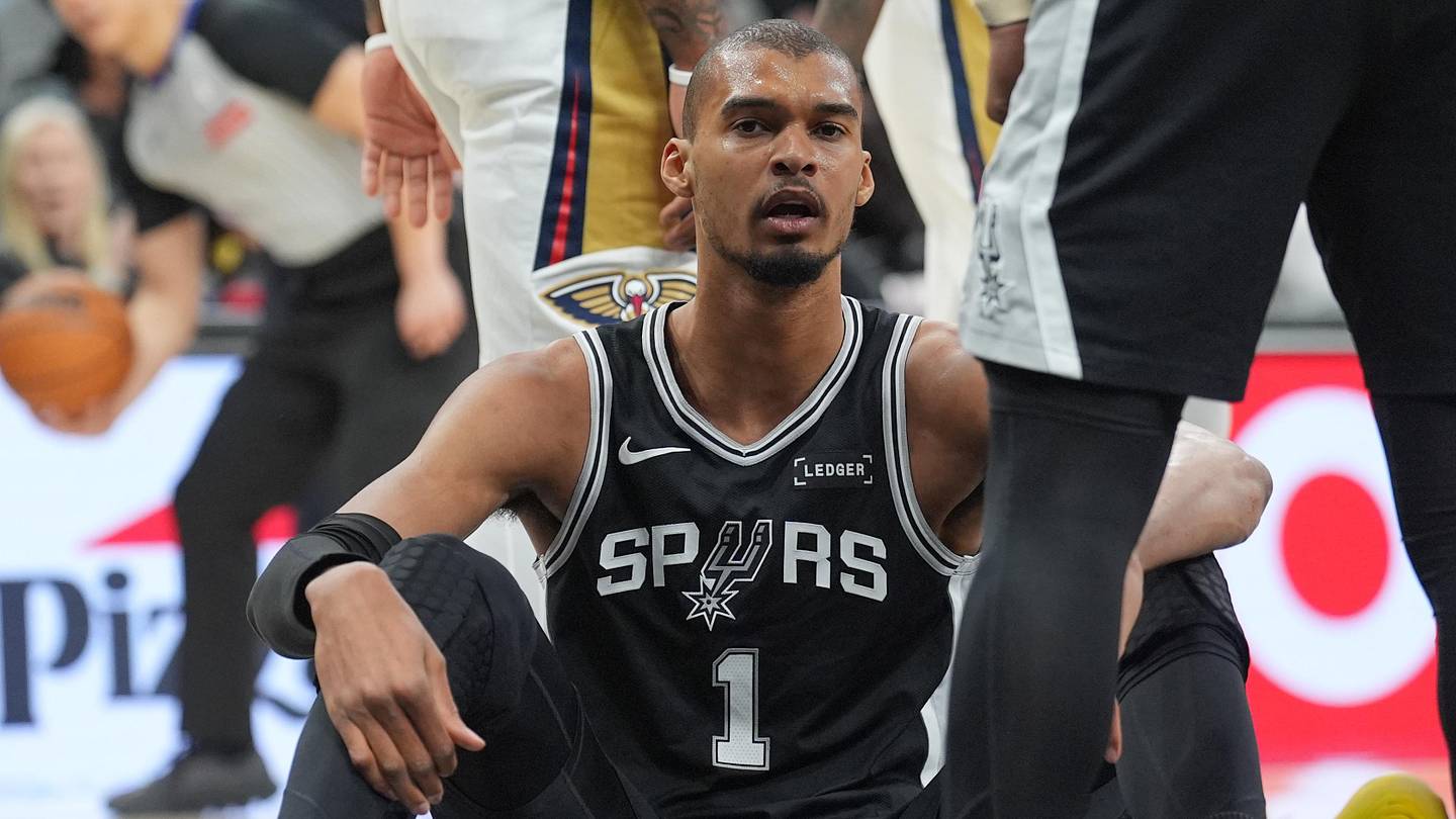 Wemby’s shocking late-game weakness could cost the Spurs when it counts