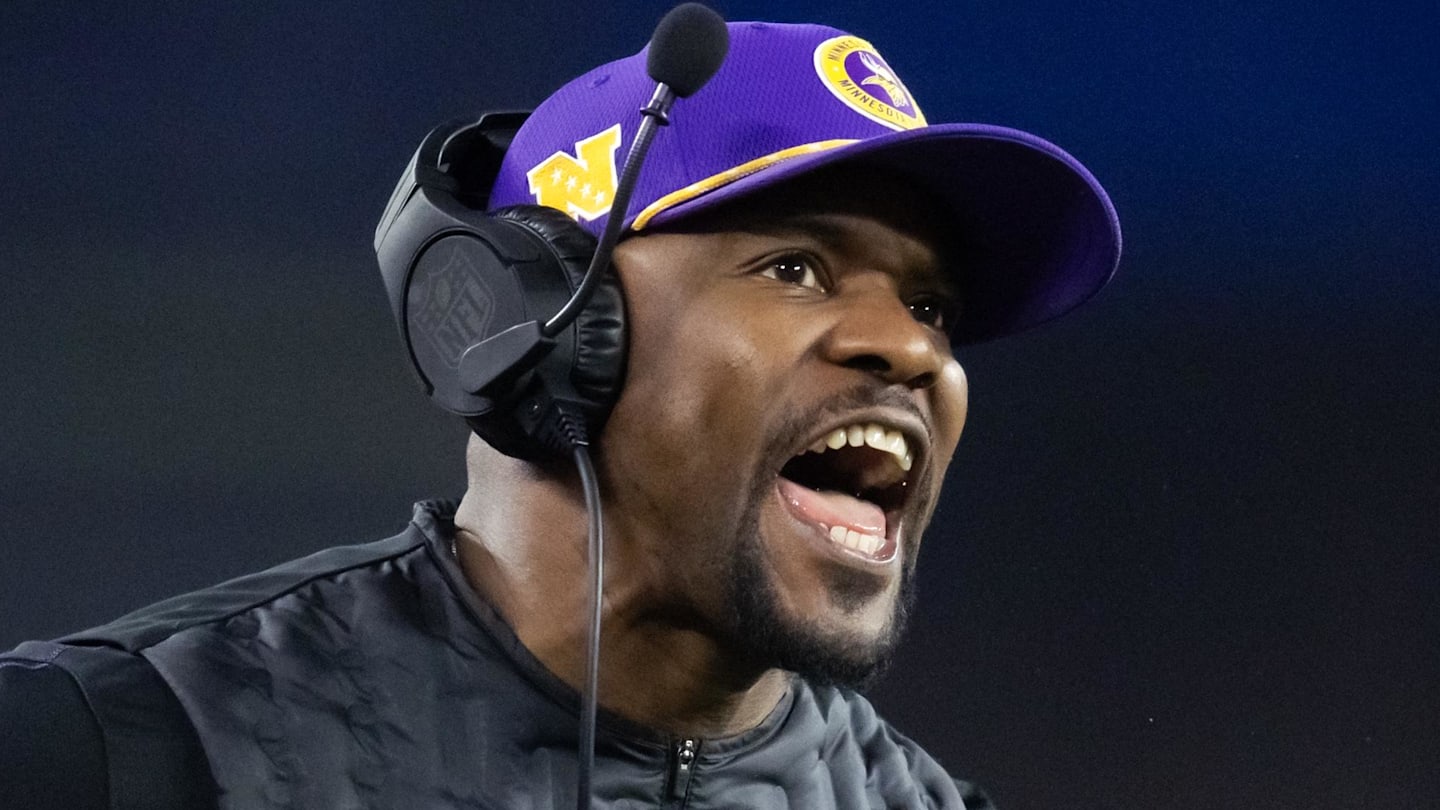 Ex-NFL QB adds fuel to Brian Flores speculation after Vikings’ huge win