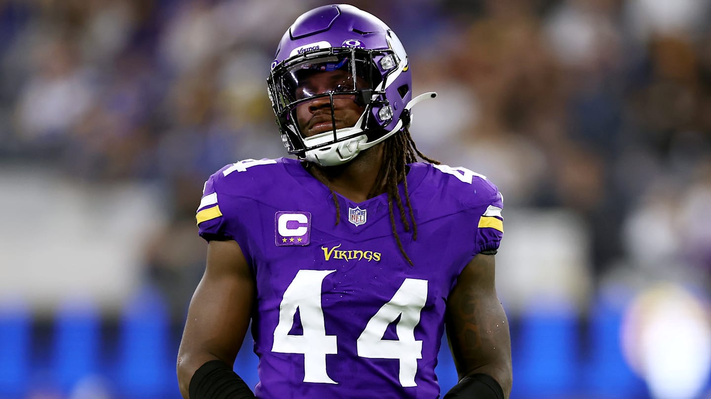 Vikings captain can't escape tears after playoff loss to Rams