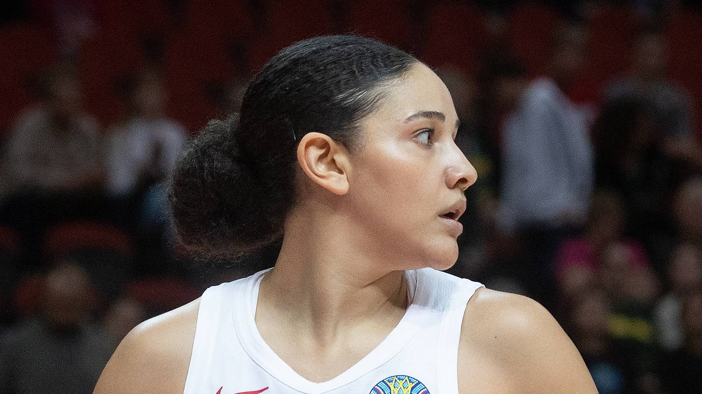 Notre Dame women’s basketball aims to end legend’s season in emotional ...