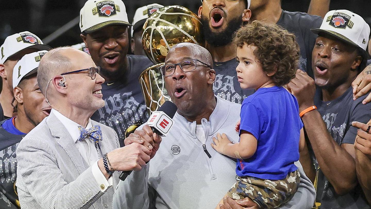 Mike Brown completes his comeback after Kings' firing