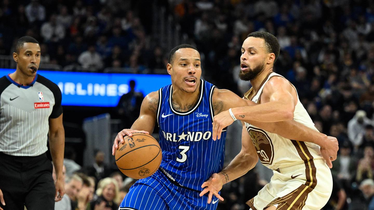 Stephen Curry's second-half surge overwhelms Orlando, and more ...