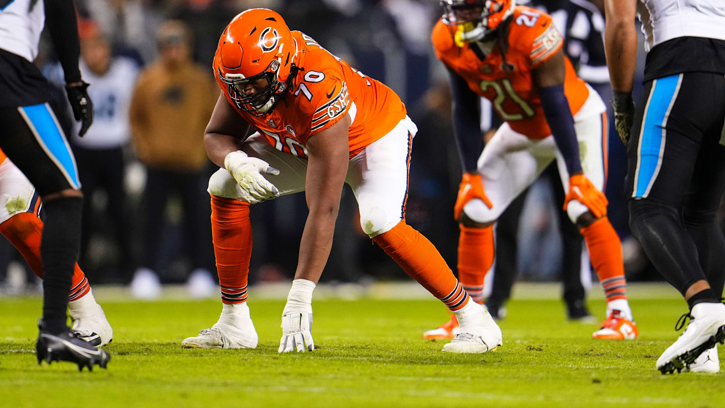 What is the difference between the Chicago Bears starting Braxton Jones ...