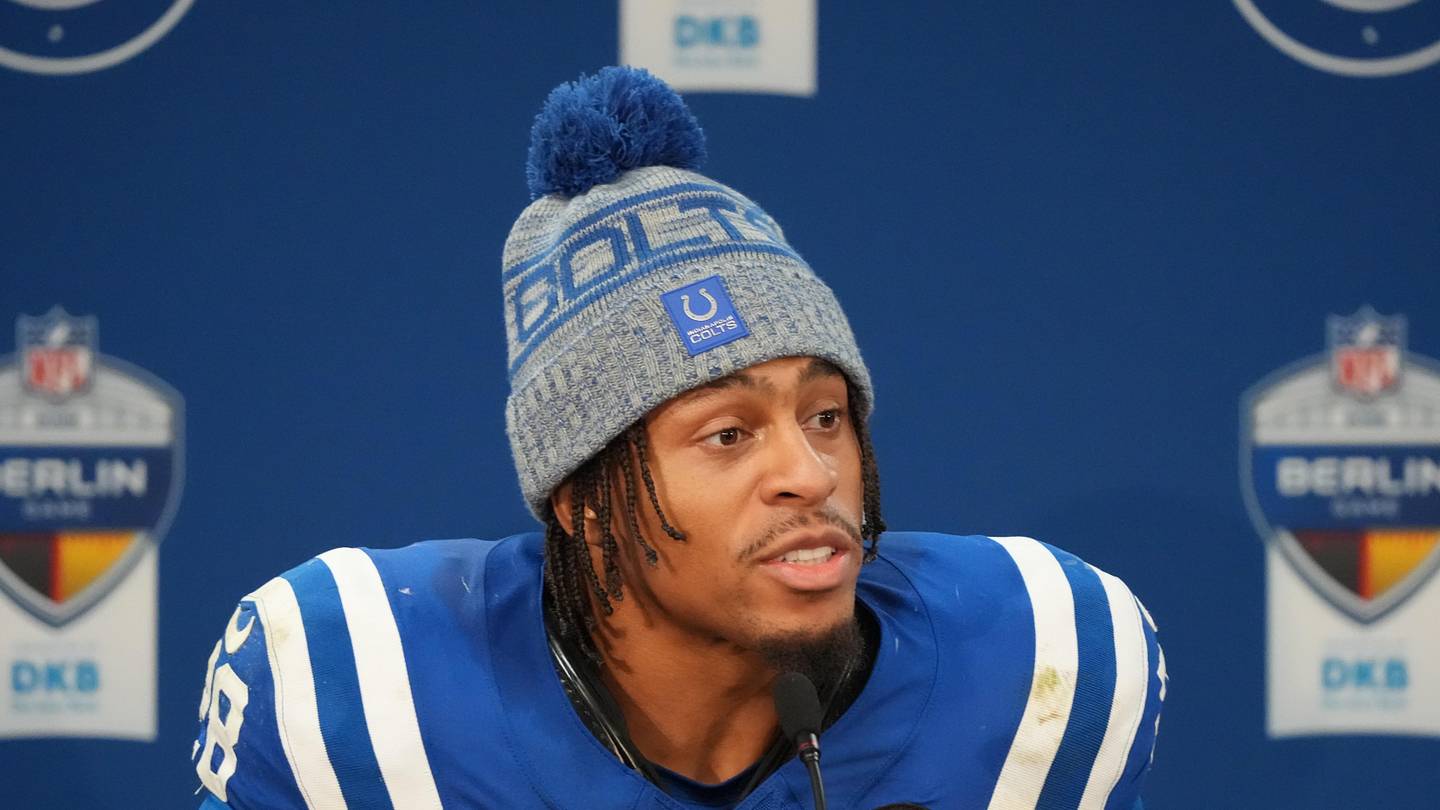 Dolphins paying De'Von Achane may have shown Colts the way