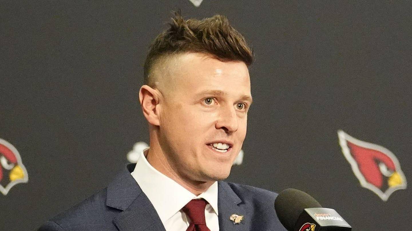 Mike LaFleur already making rookie mistakes in first major hire as Cards HC