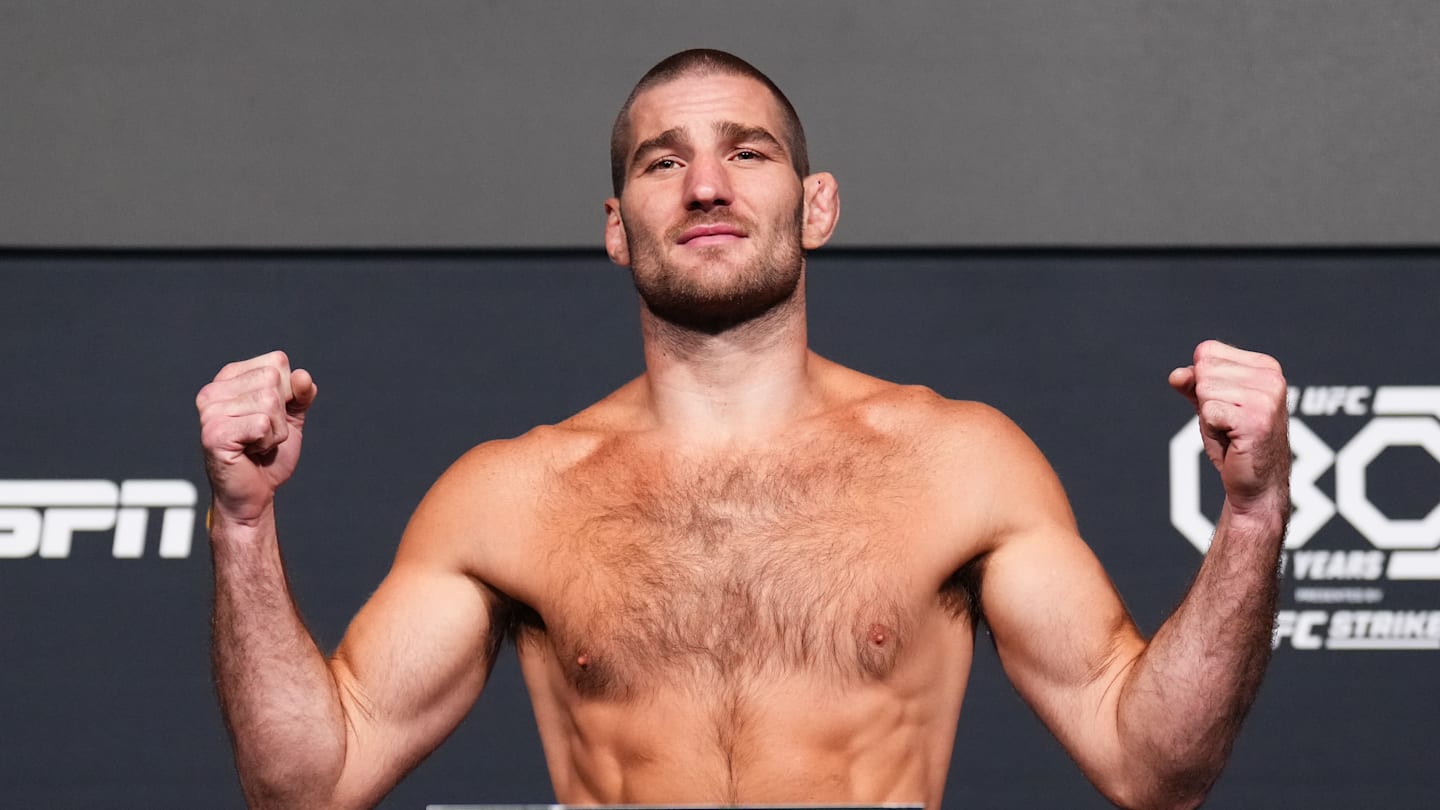 LOOK: Sean Strickland looking shredded is our Christmas miracle (PHOTO)