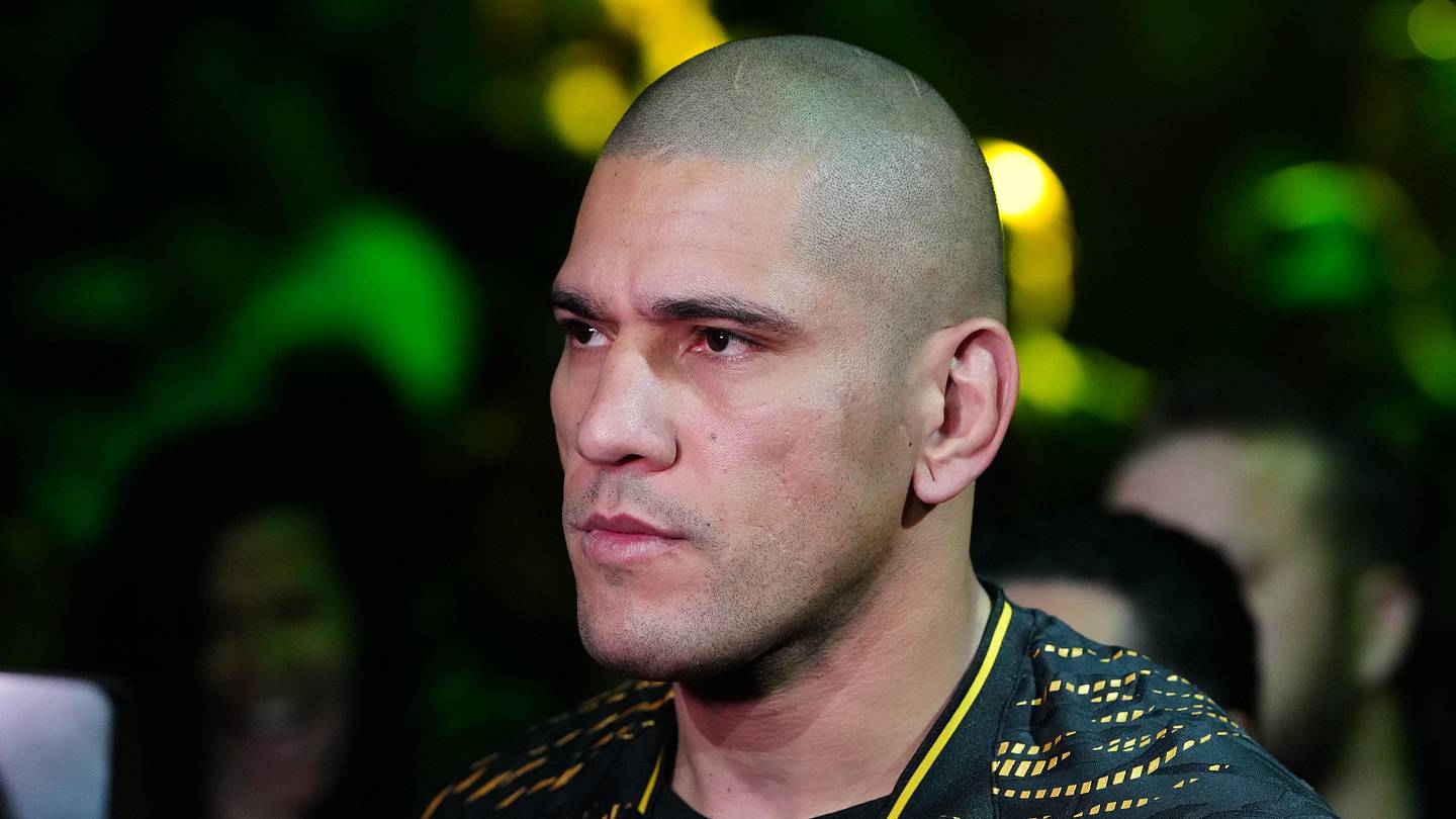 Alex Pereira builds hype for UFC 320 return fight with latest training ...