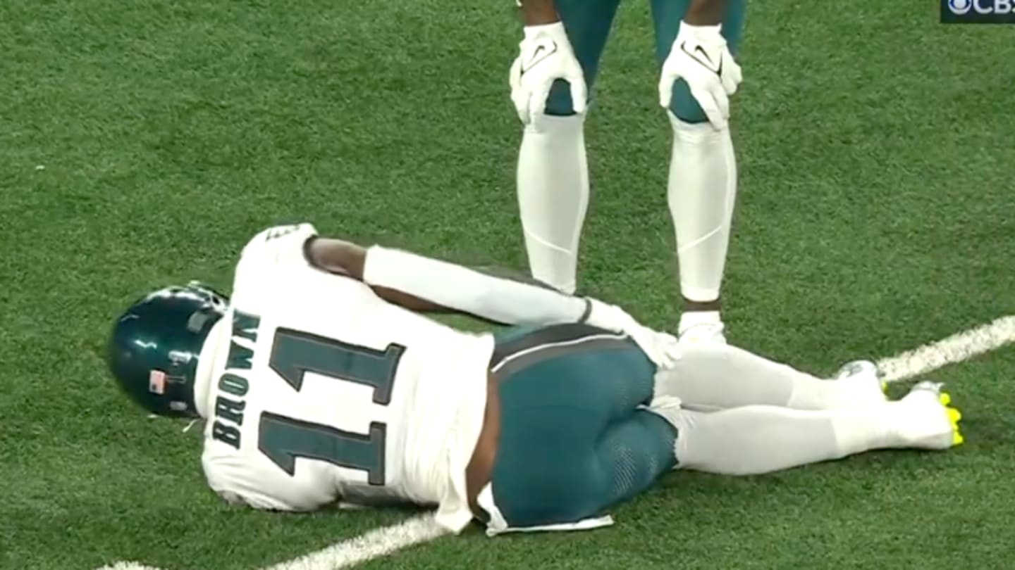 AJ Brown injury update: Eagles star clutches knee as MetLife turf ...