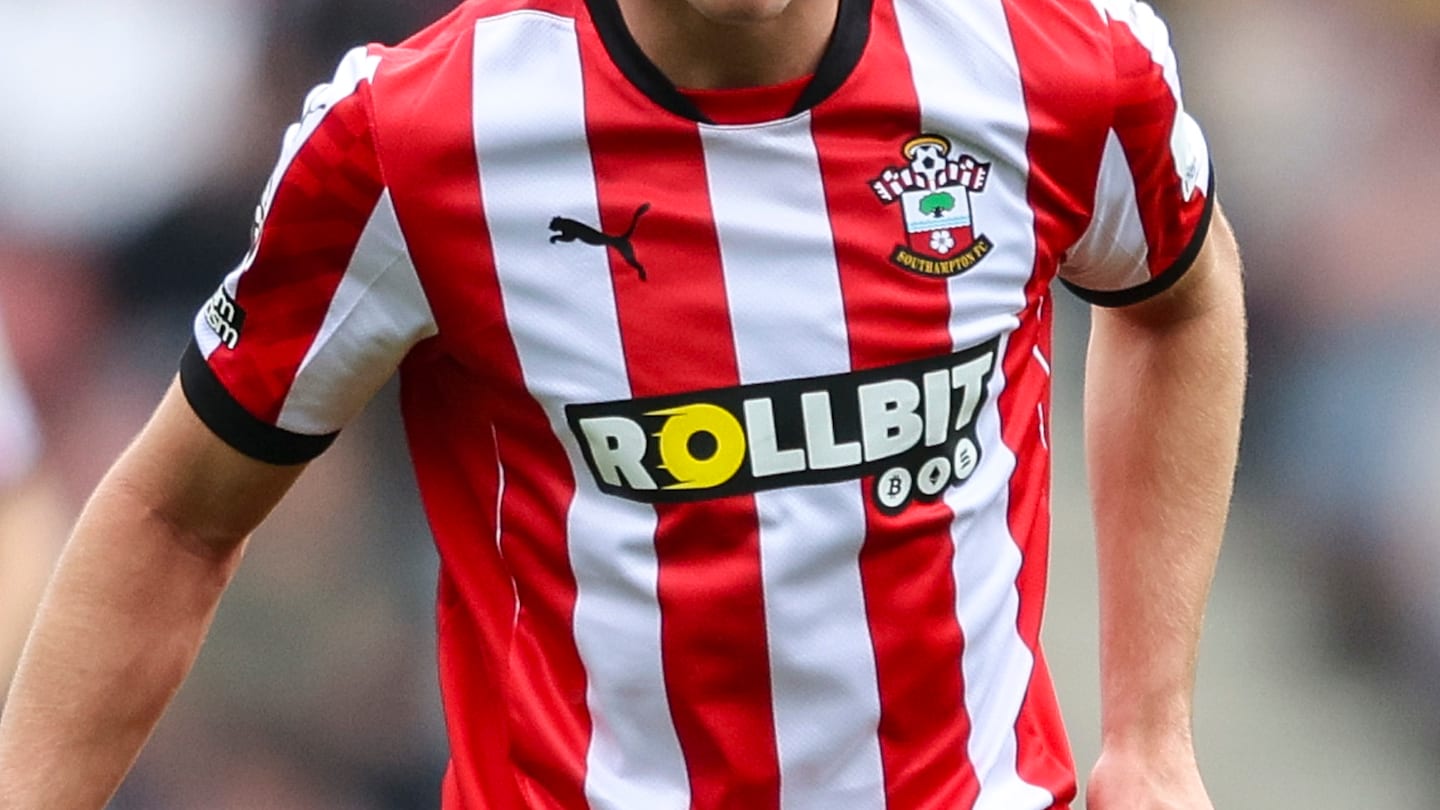 4 Southampton players who will voluntarily hand in their Saints licenses