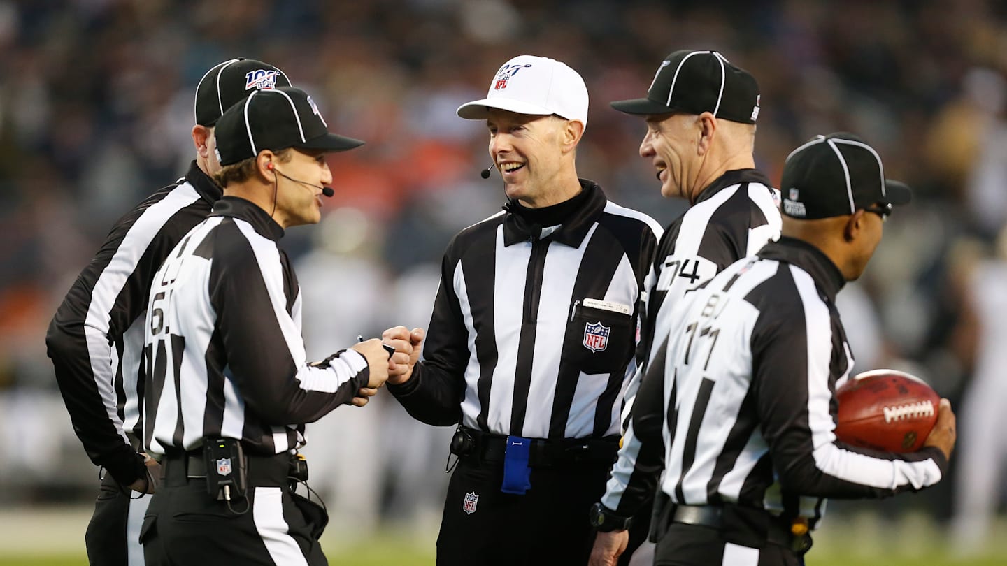Who are the announcers and referees for Steelers vs. Giants tonight?