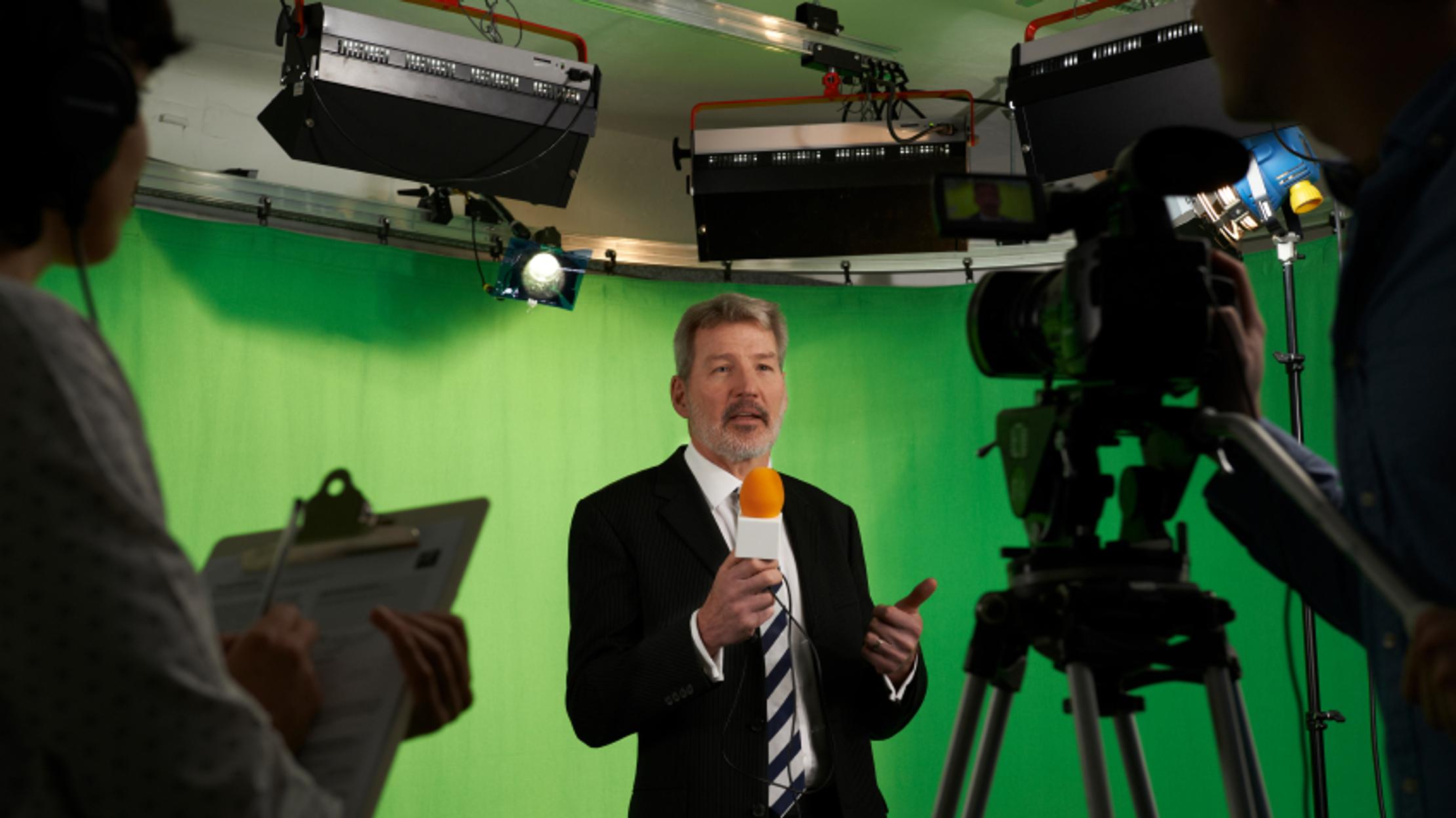Green screen background images of recording studio - stuffbuilding