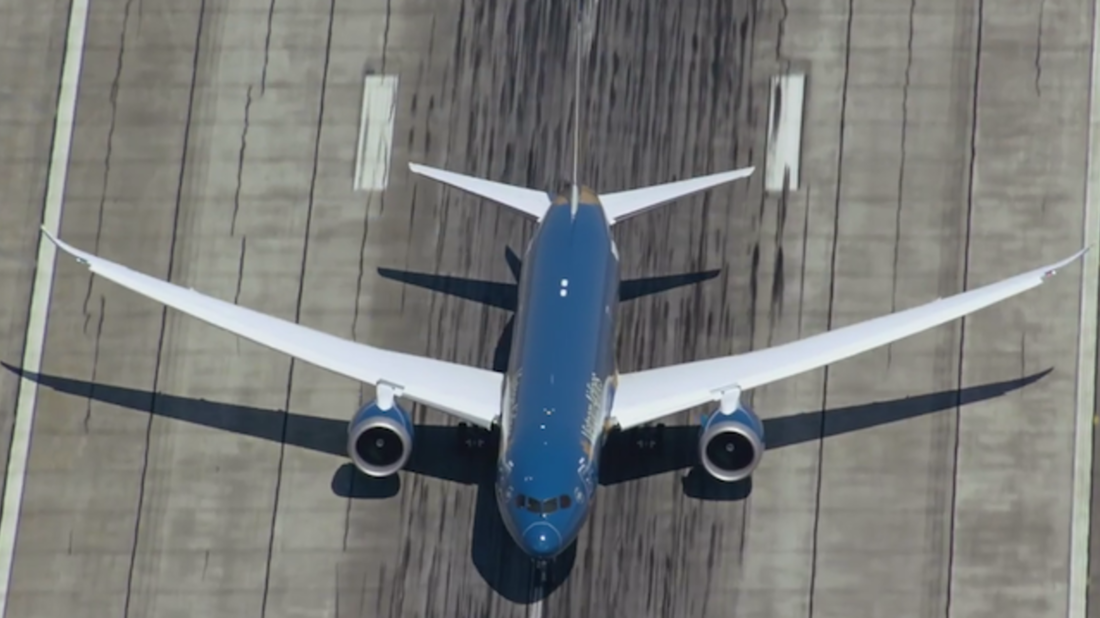 Watch the New Boeing 787-9 Dreamliner Demonstrate a Near-Vertical ... Watch the New Boeing 787-9 Dreamliner Demonstrate a Near-Vertical ...