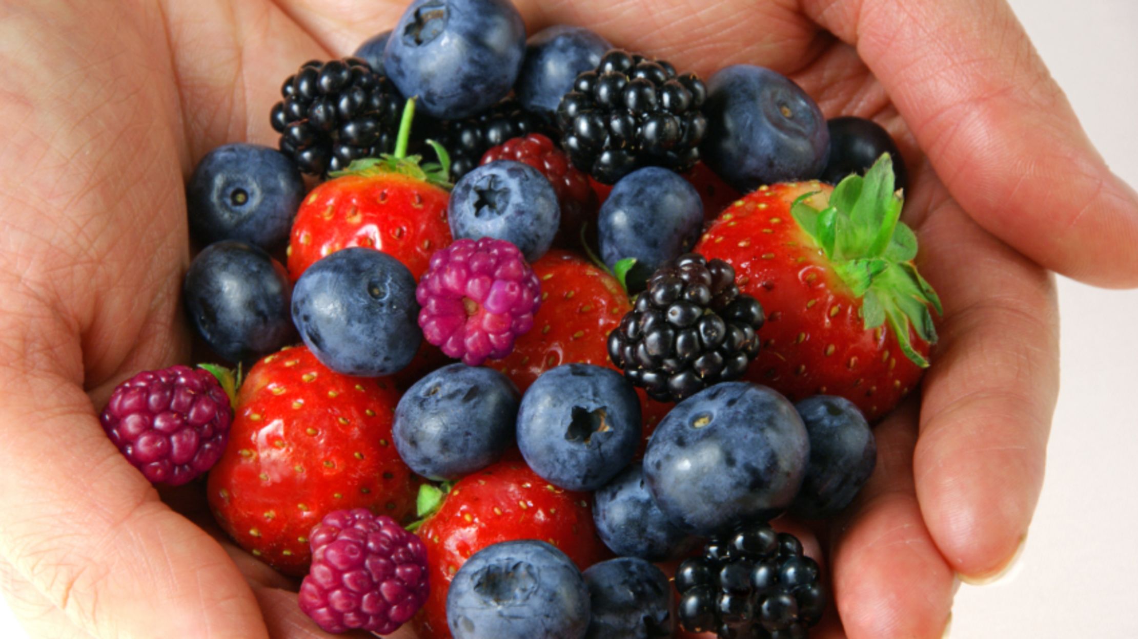 8 Surprising Benefits of Antioxidants | Mental Floss 8 Surprising Benefits of Antioxidants | Mental Floss