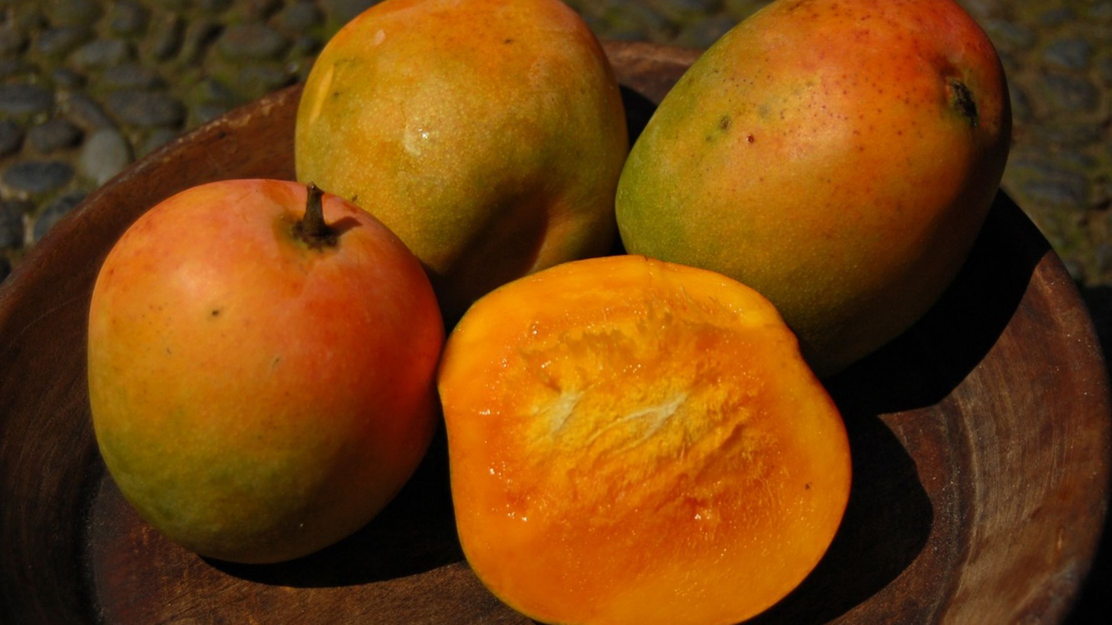 How Mao Accidentally Turned Mangoes Into Divine Objects of the Cultural ...