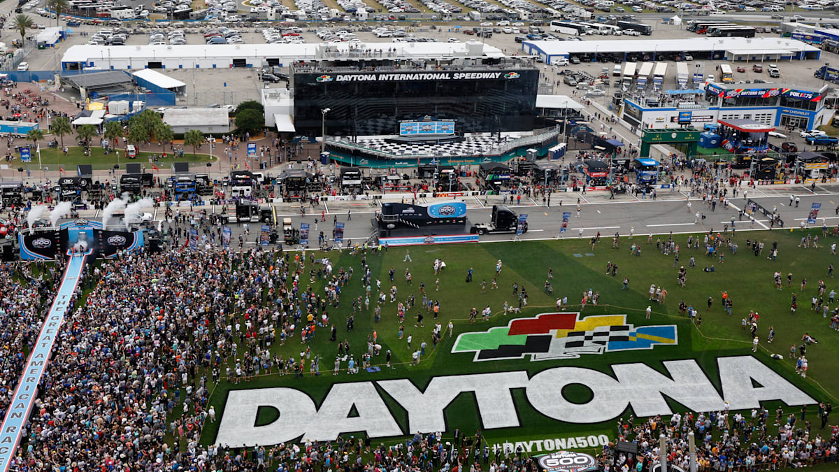 nascar crowd record