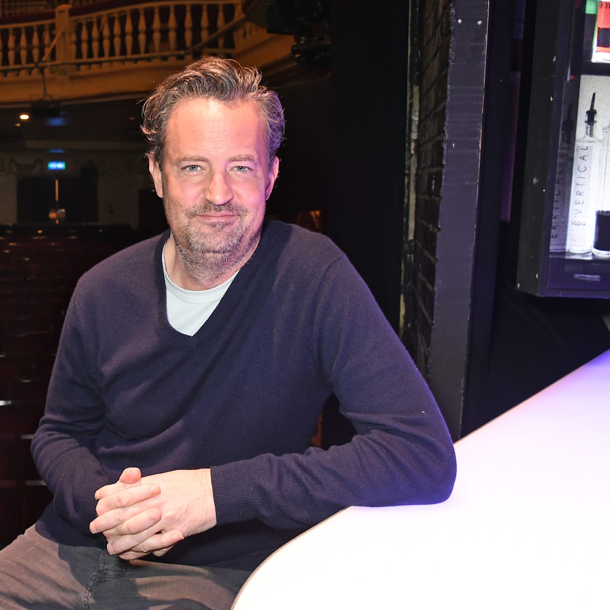 matthew perry finger tip missing