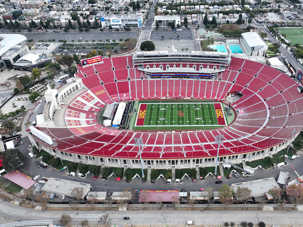 usc stadium size