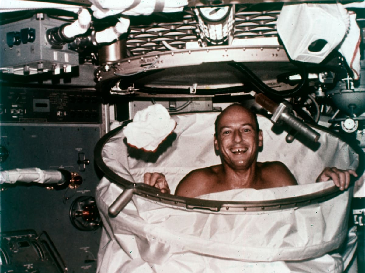 astronaut bath