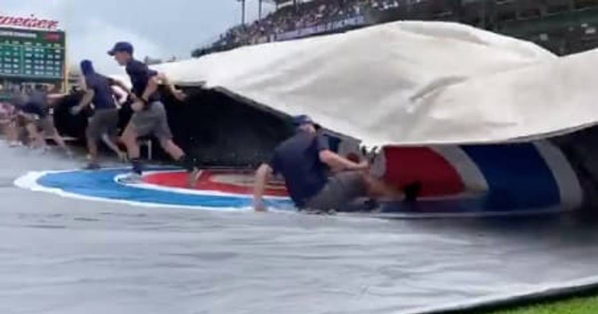 VIDEO: Cubs Grounds Crew Member Gets Flattened and Carried Under Tarp ...
