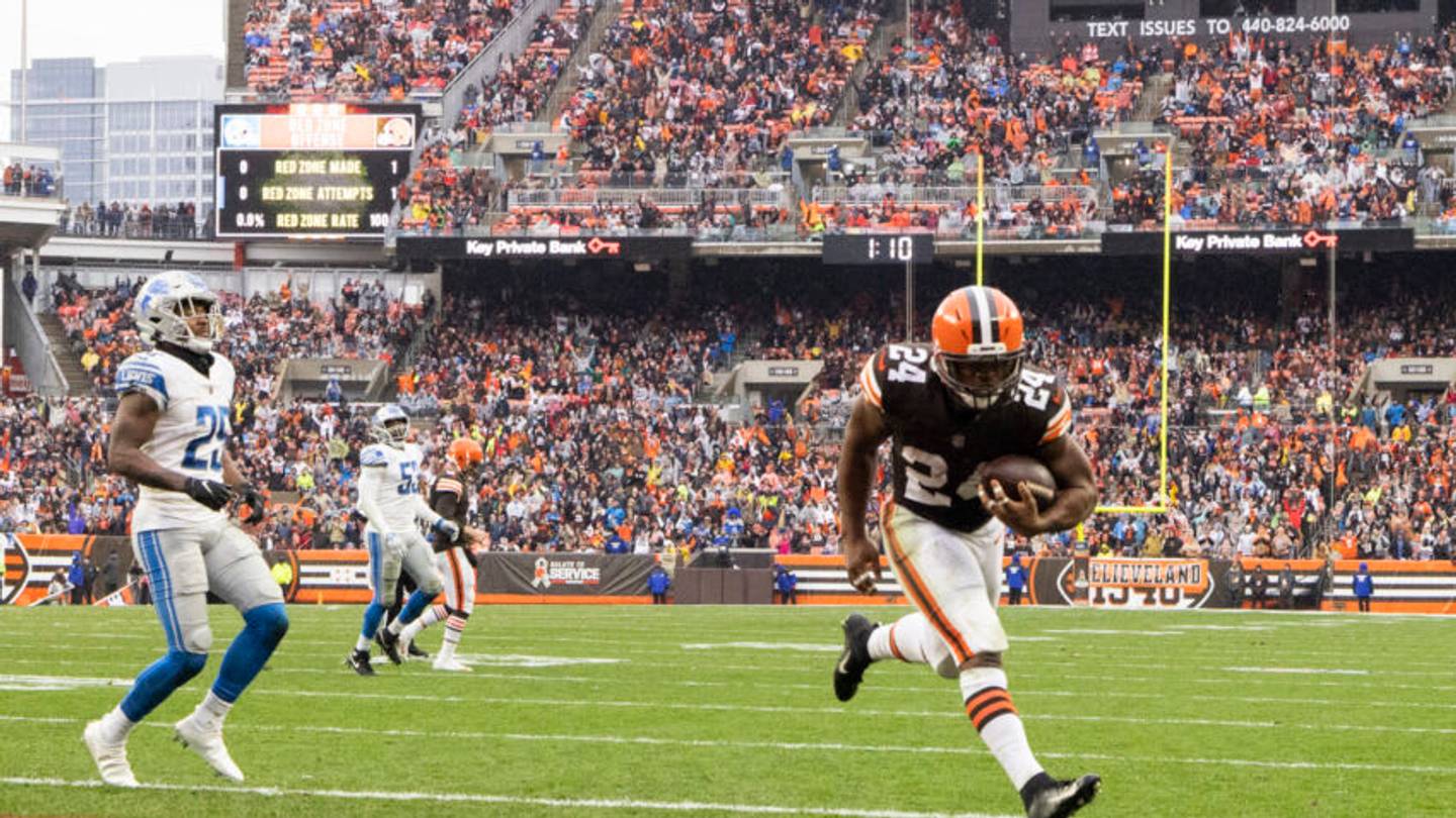 Who are the contenders for Nick Chubb’s shot at a rushing title?