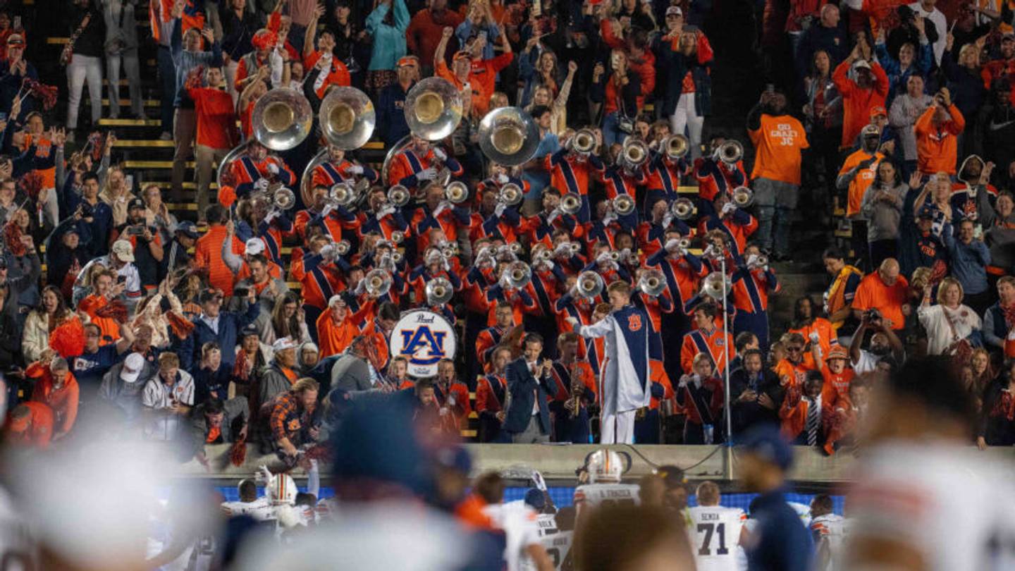 Auburn football coaches, players react to traveling fans at Cal