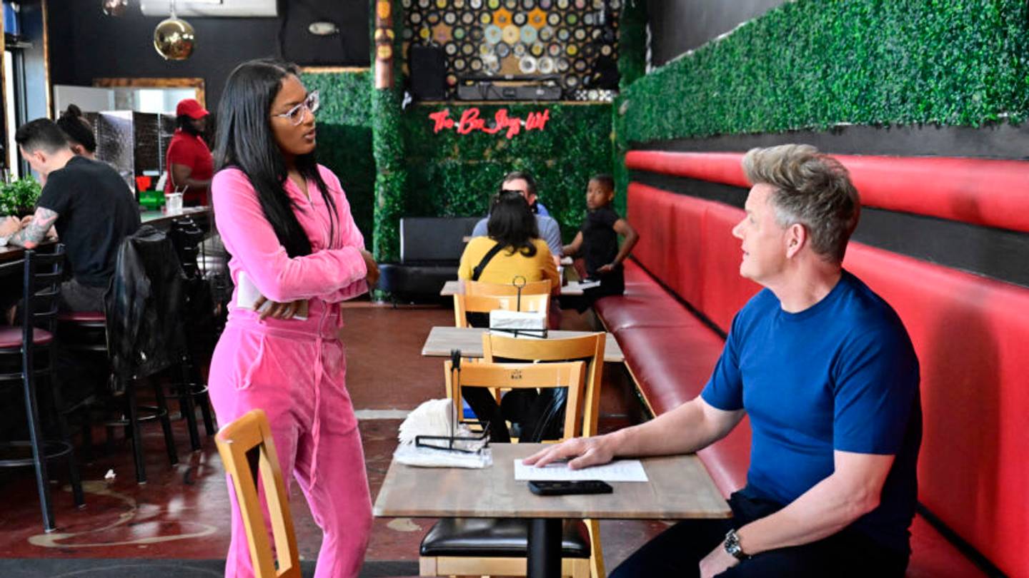 Kitchen Nightmares Juicy Box: What is left on the menu, exclusive clip