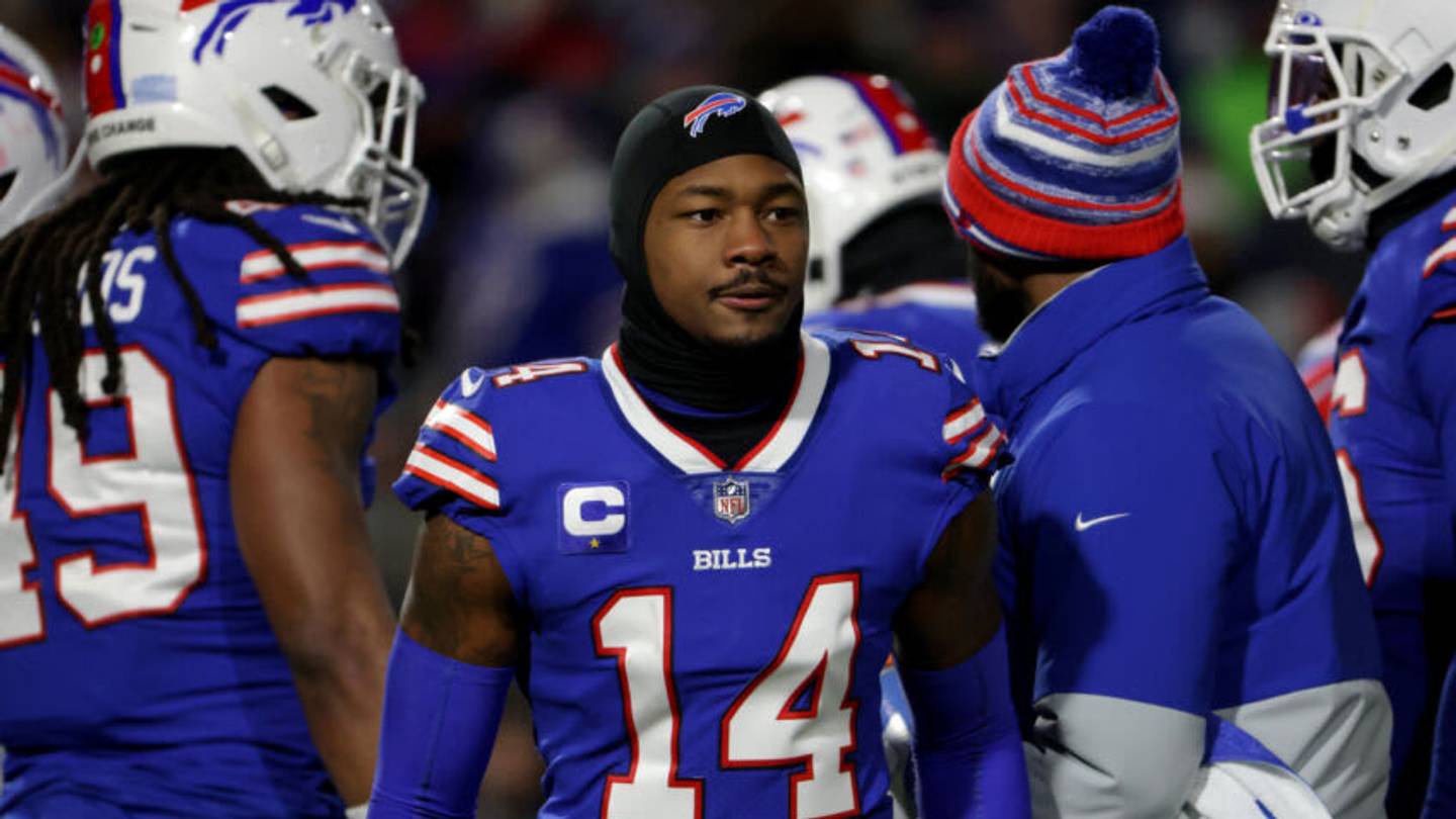 Watch Jaire Alexander, Stefon Diggs get into it before Packers-Bills ...