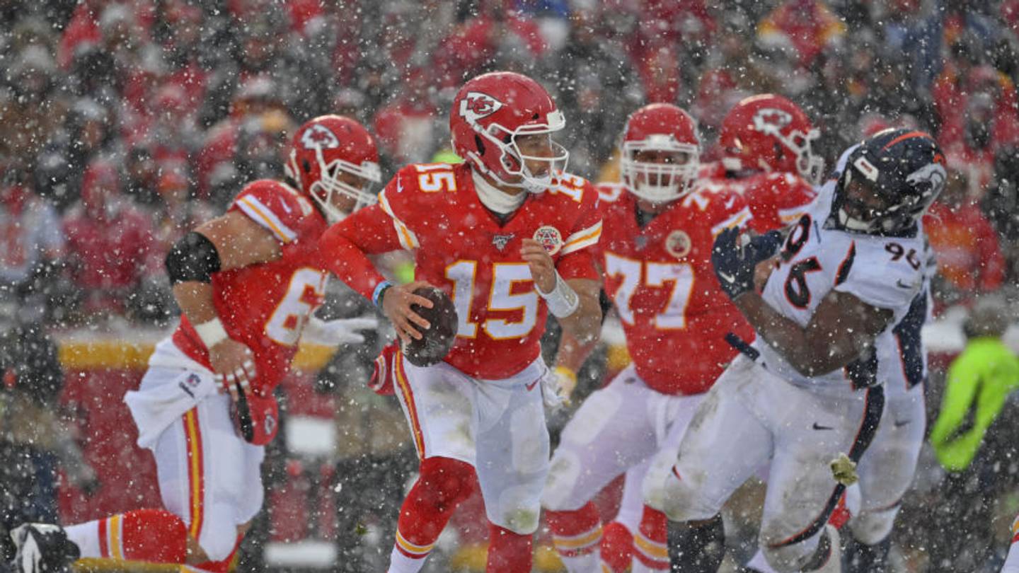 NFL quarterback rankings, Week 16: Patrick Mahomes slays in snow