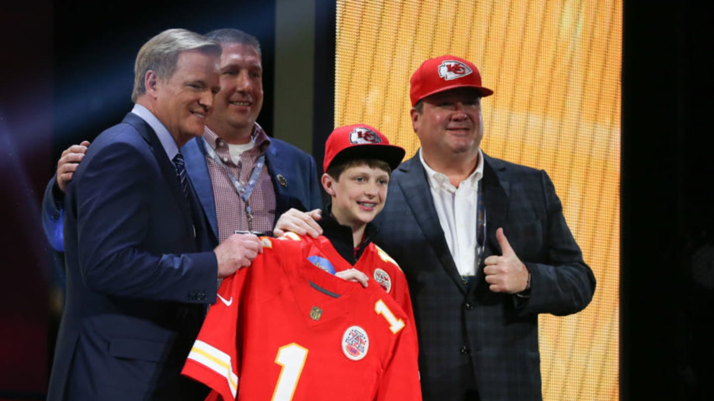 Kansas City Chiefs: Three jersey numbers worth retiring