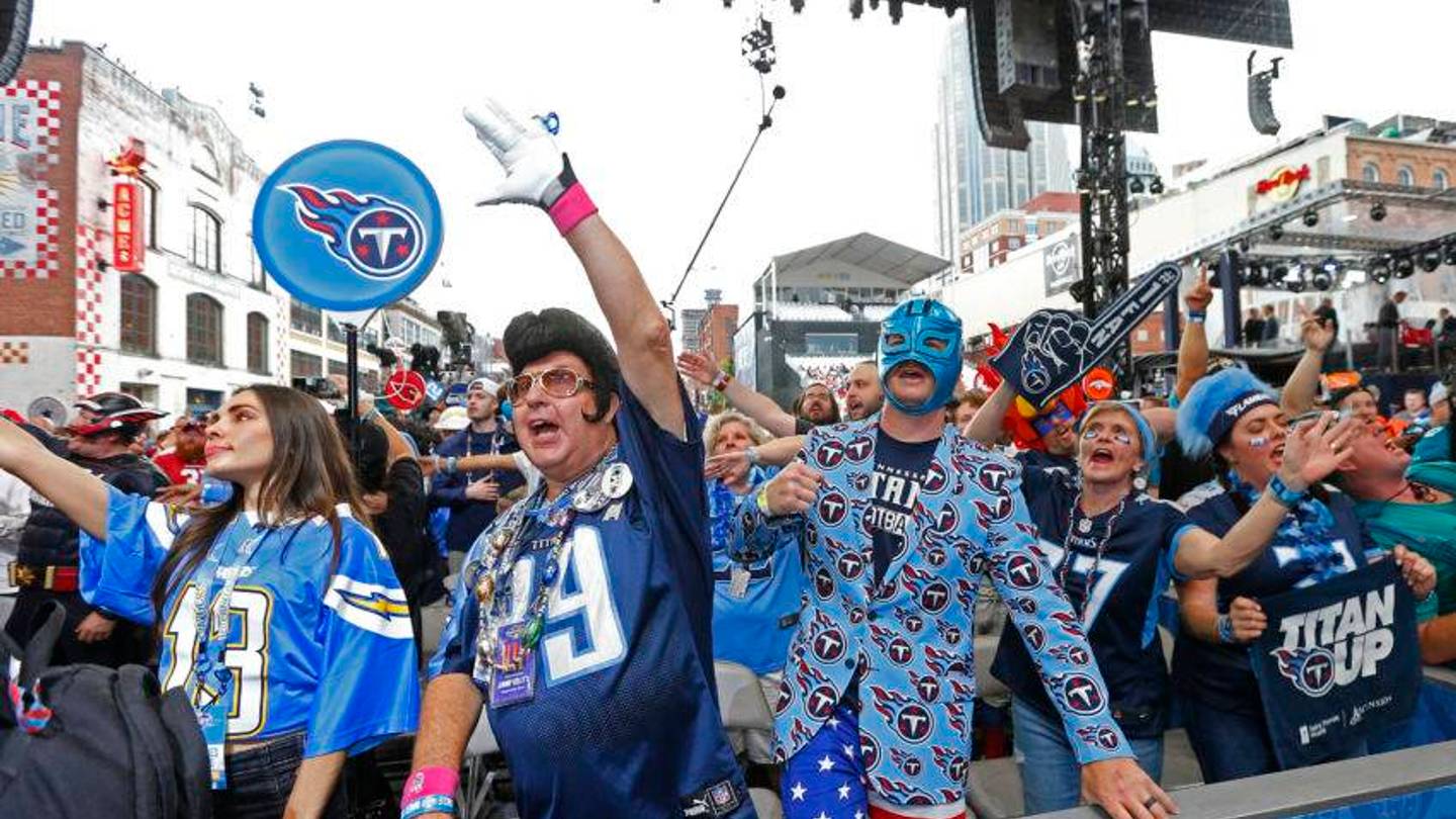 Tennessee Titans: Do Titans fans qualify as the worst in the NFL?