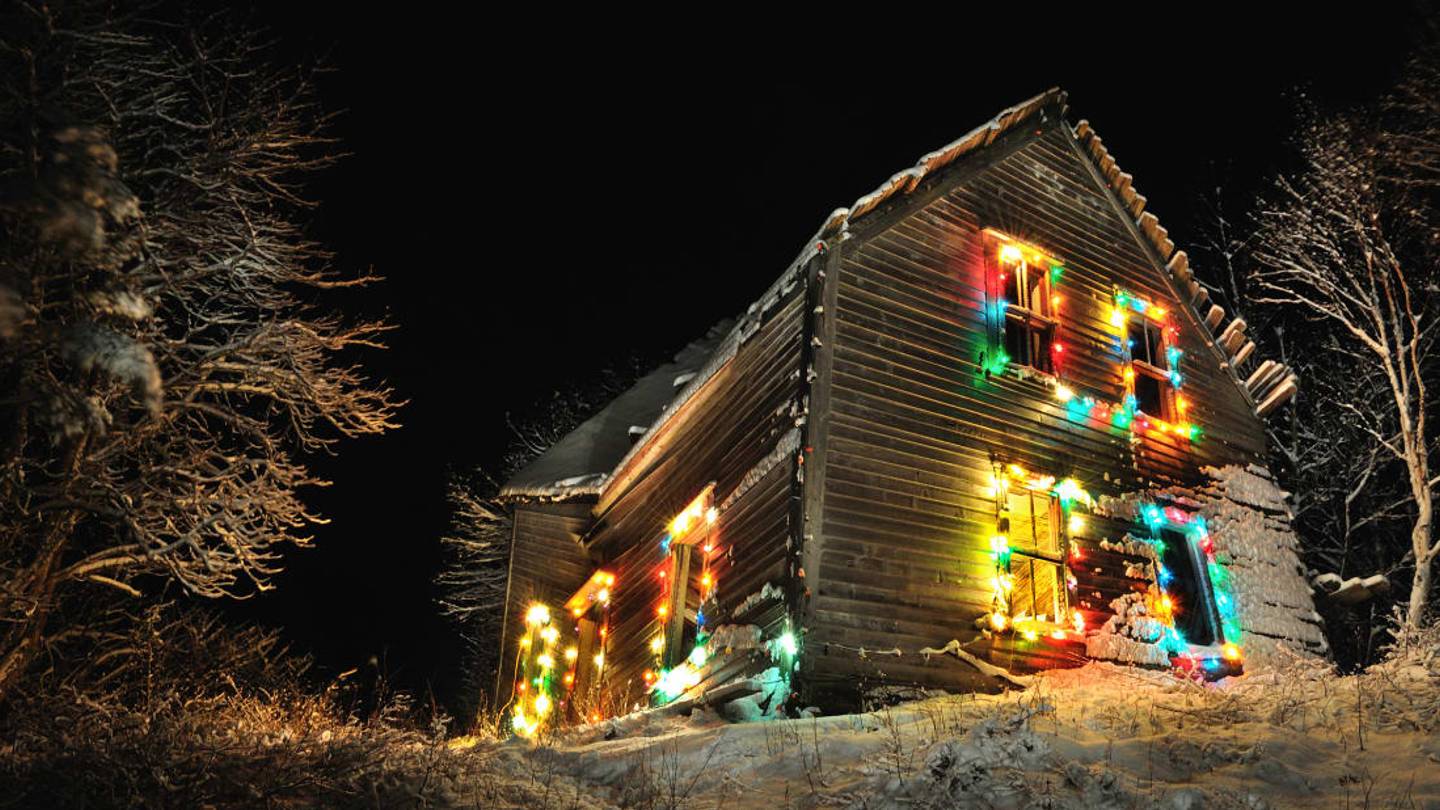 7 Spine-Tingling Tales of Christmas Ghosts