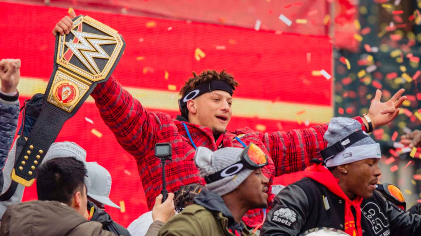 Chiefs sign Patrick Mahomes to richest contract in NFL history
