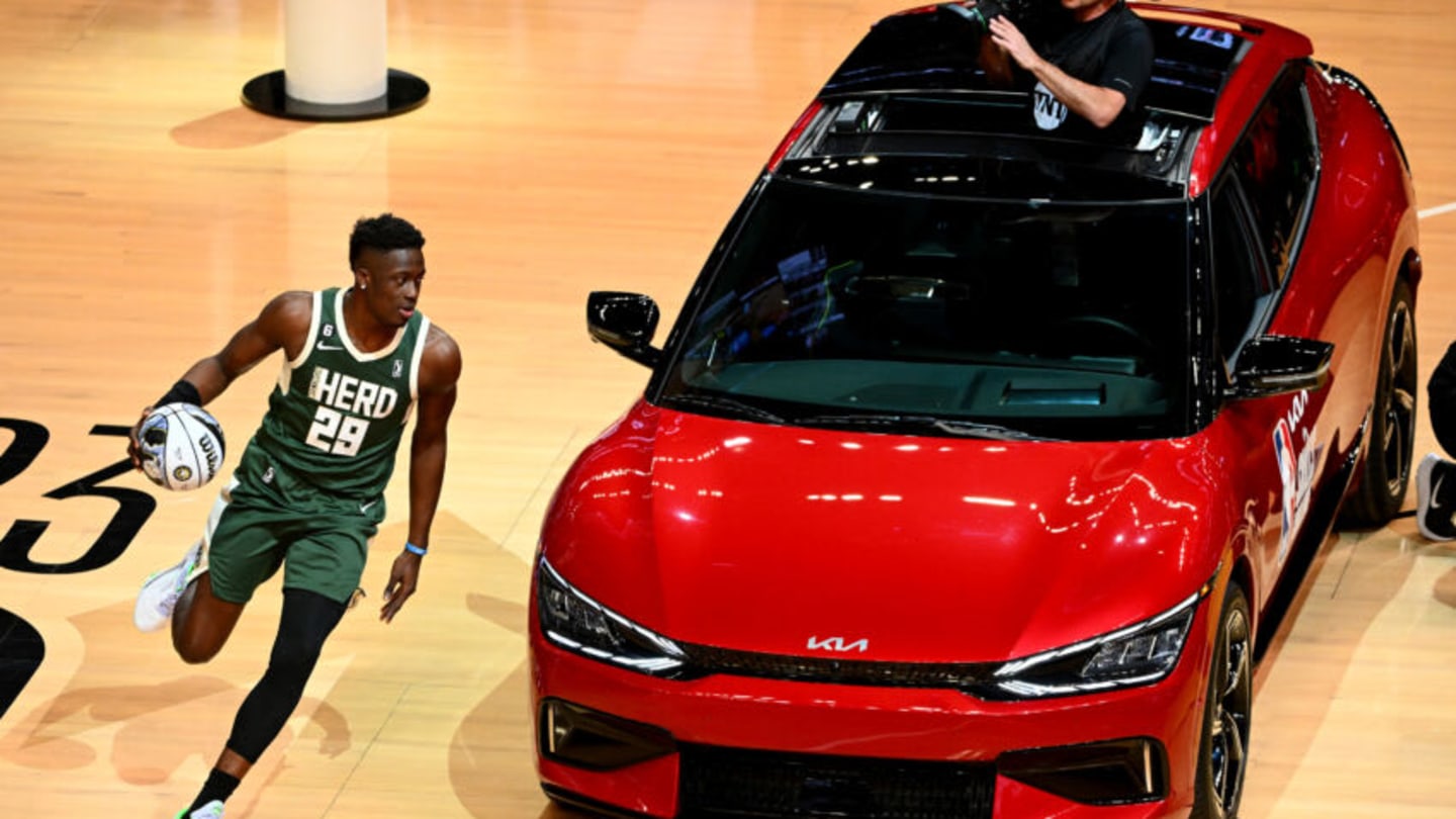 Milwaukee Bucks sign Alex Antetokounmpo, but there’s a catch