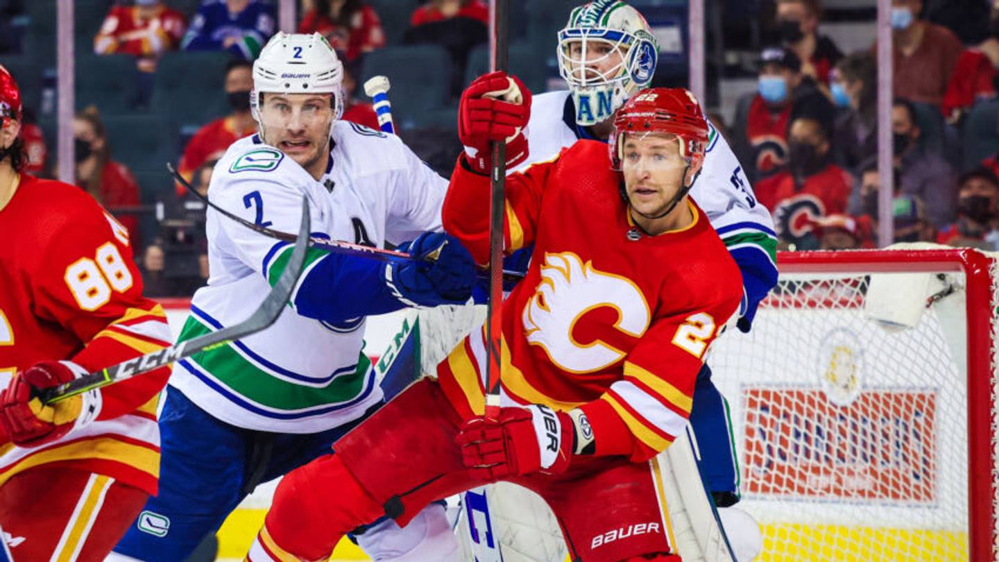 A Trade For Luke Schenn Would Help the Toronto Maple Leafs