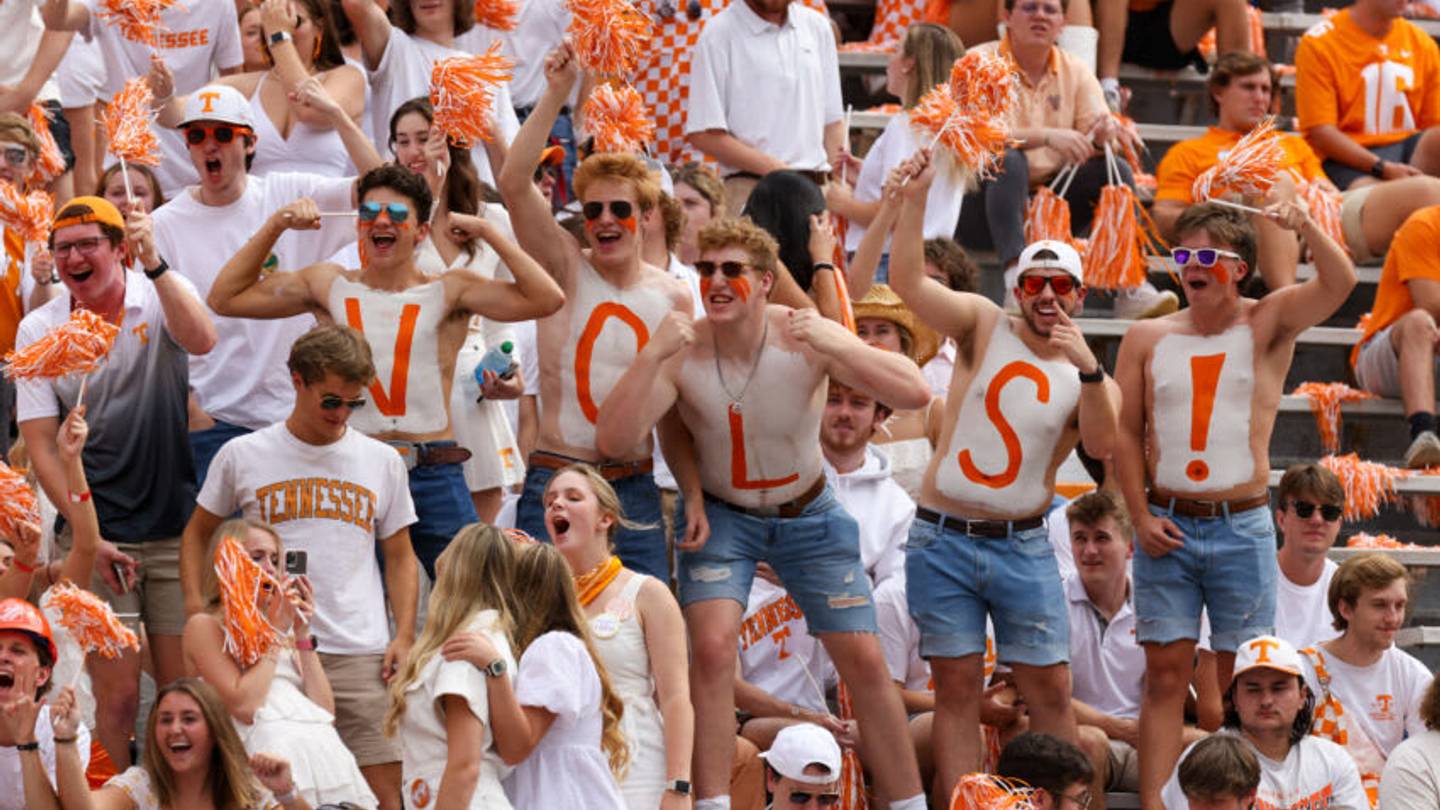 Look: Tennessee football fan’s beard is beyond legendary