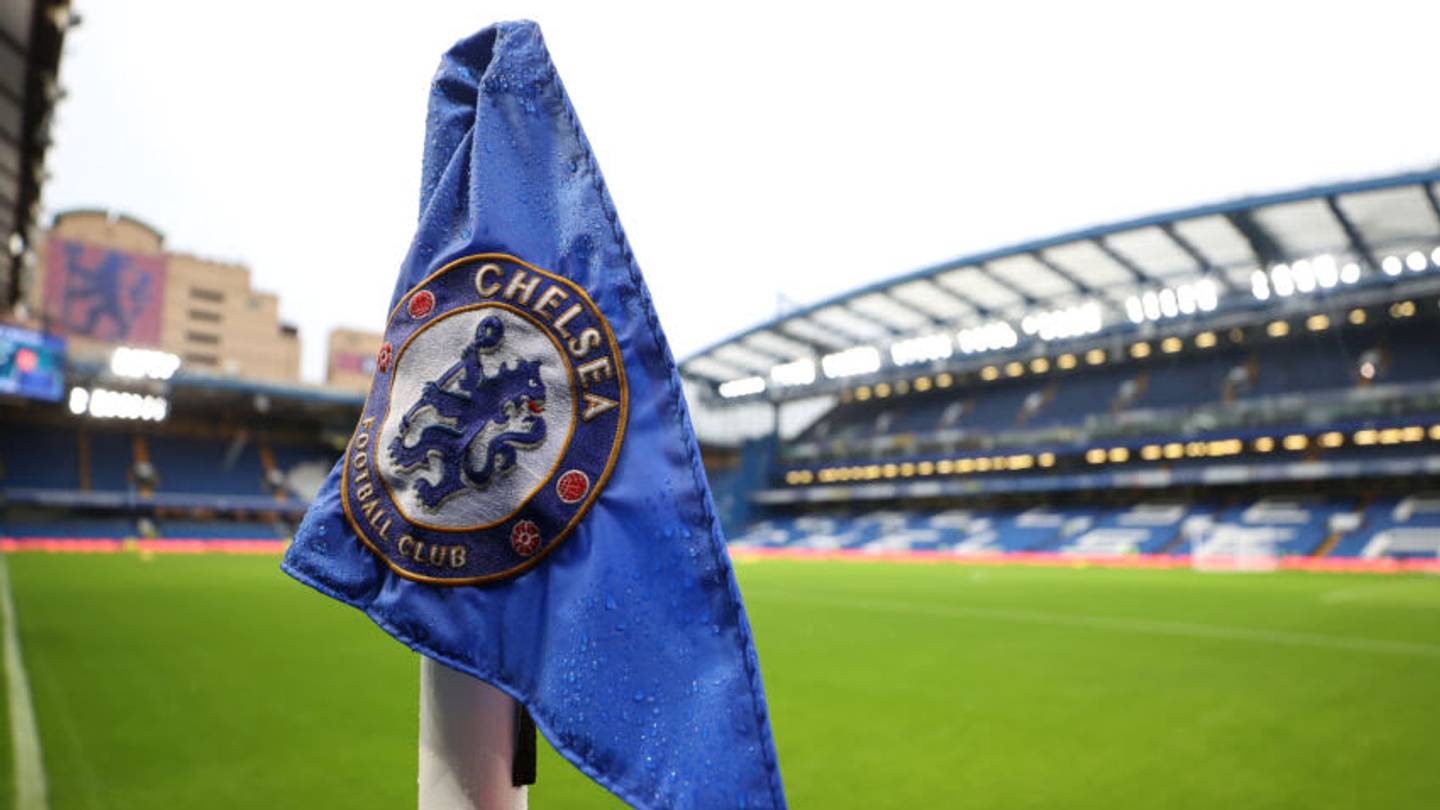 Chelsea must spend this to break Jan transfer record as striker signs