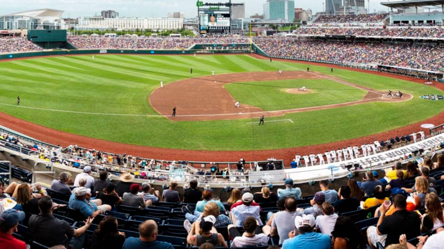 College baseball rankings – Top 25: UCLA surges past Vanderbilt