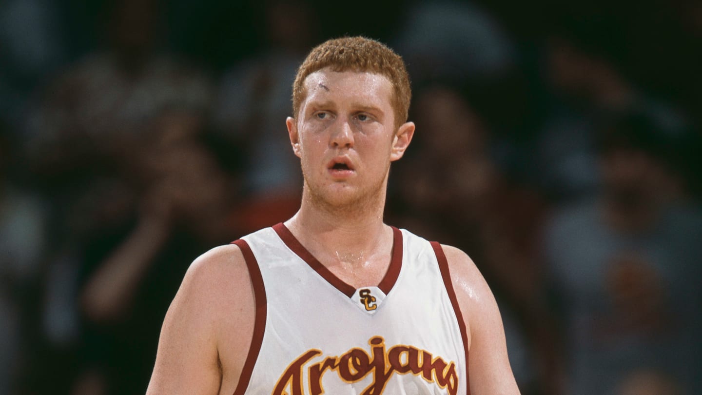 USC basketball legend Brian Scalabrine goes viral for still being a baller