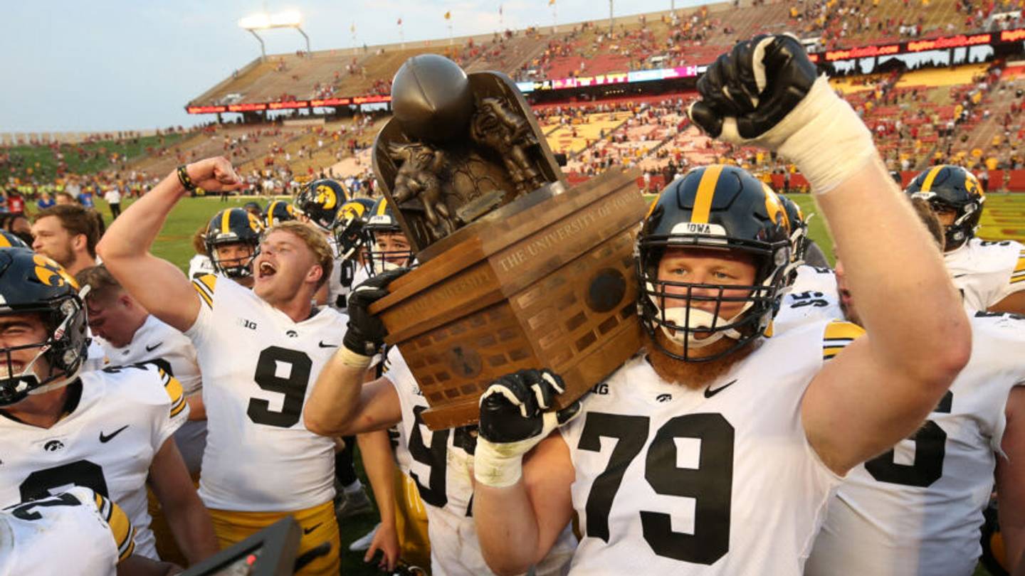 Iowa Football: 3 upperclassmen who must step up in 2022