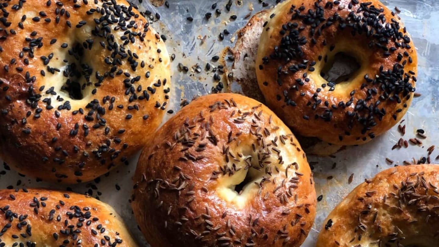 What’s the Difference Between Bagels and Bialys?