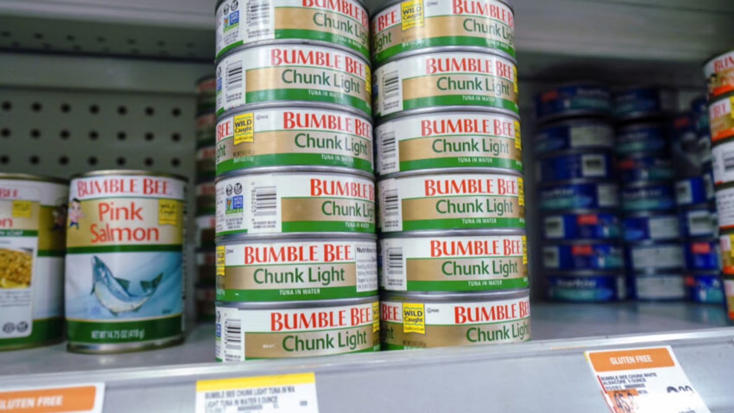 What to know about feeding cats tuna