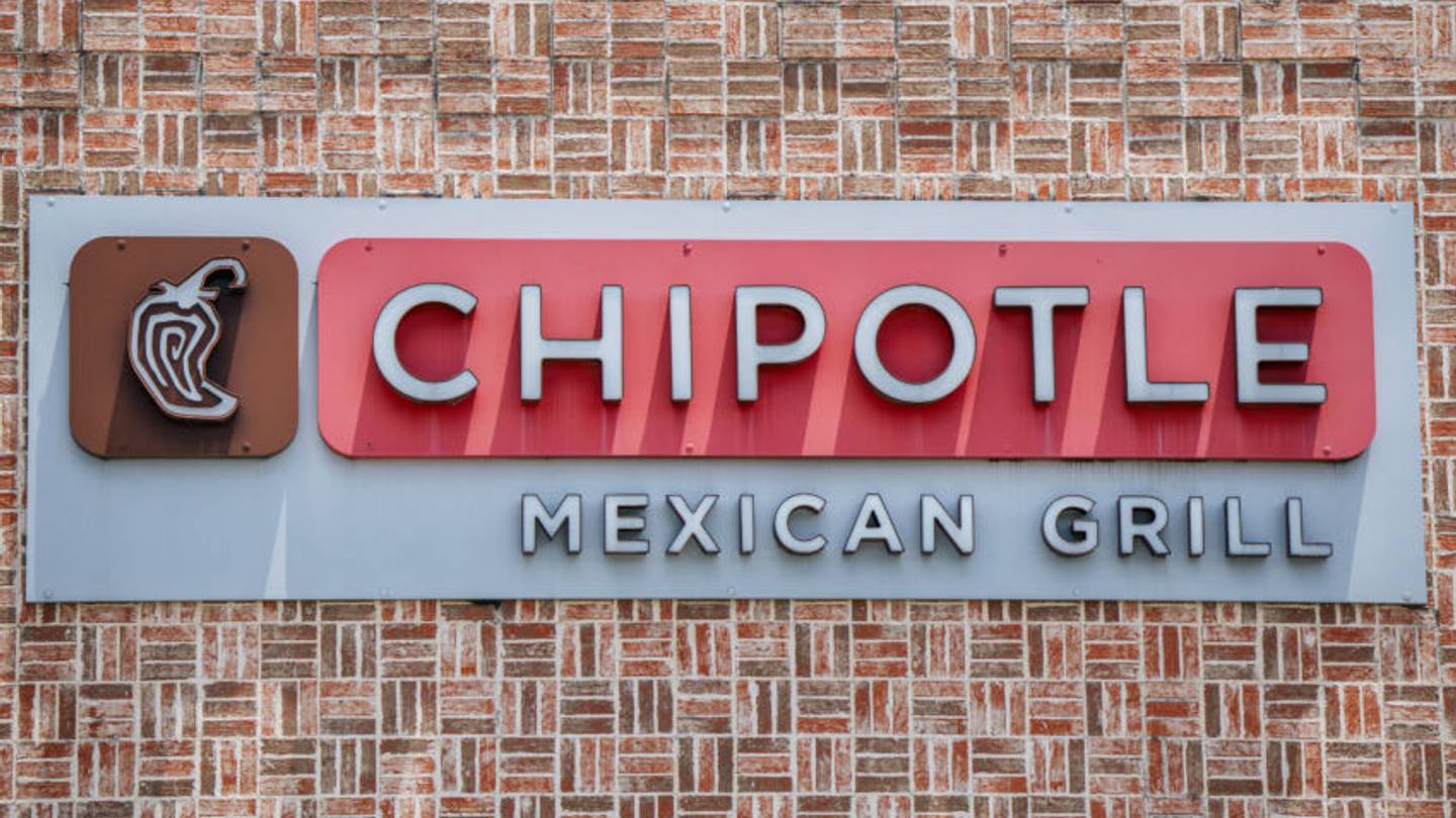 Awesome Chipotle avocado facts to chew on ahead of National Avocado Day